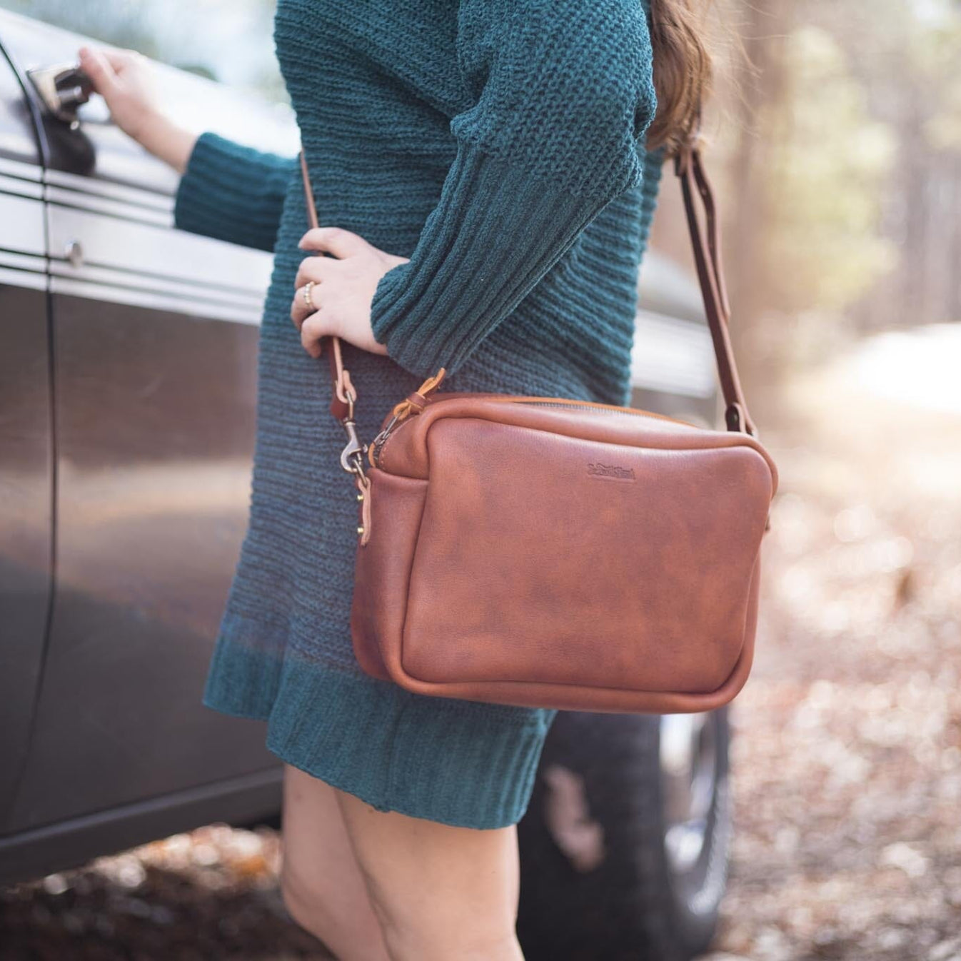 SARAH LEATHER CROSSBODY - MEDIUM - SADDLE – Go Forth Goods